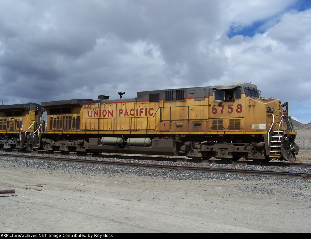 Side view of Union Pacific 6758